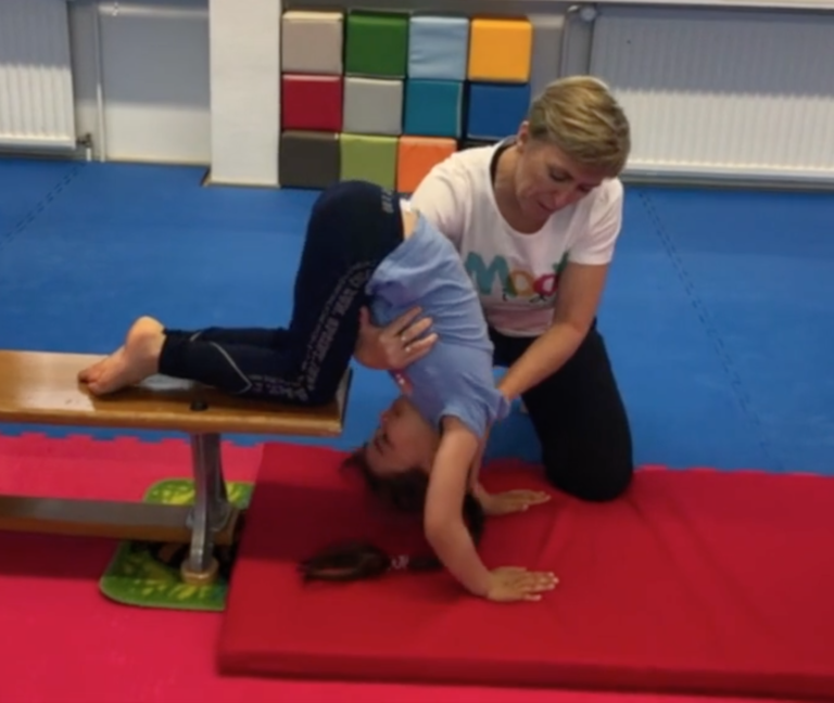 Learn to do a forward roll — 5 important benefits | MoovKids : MoovKids